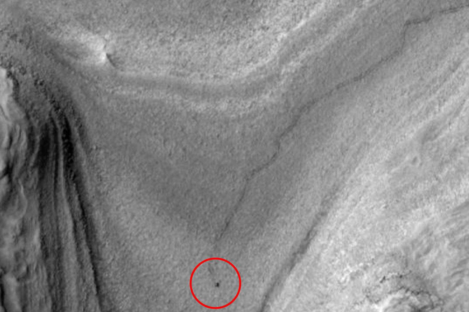 First-of-its-kind Nasa image shows mysterious dark object CRAWLING for ...